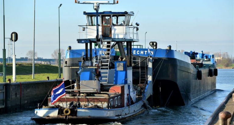 Split hopper barges with a capacity of 1,000m3- Baars Sliedrecht