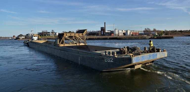 Custom solutions hopper barges - Baars Sliedrecht