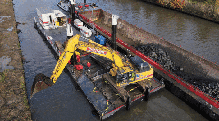 Modular pontoons and hopper barges for dredging activities