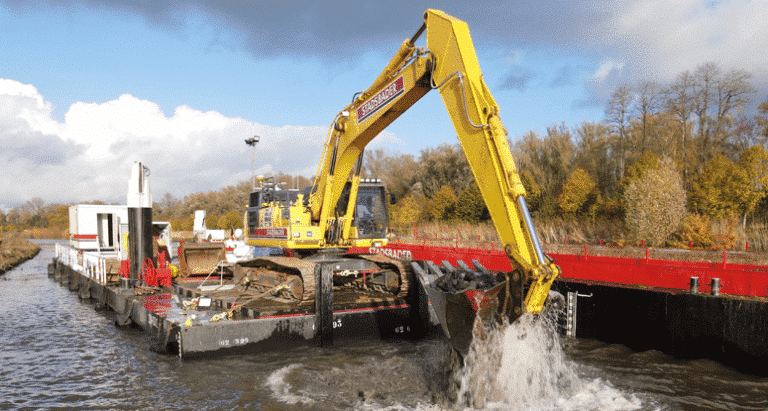Modular pontoons and hopper barges for dredging activities