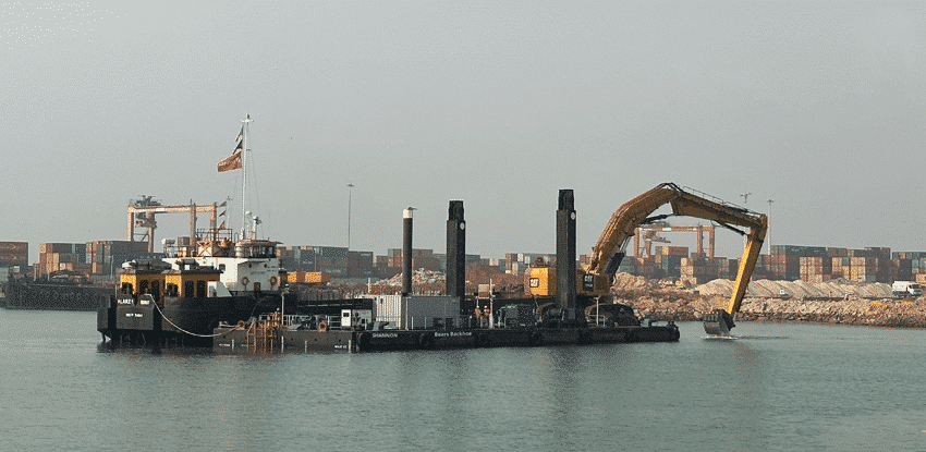 Spudponton Baars and CAT6015B: Efficient baggeren in haven Benin